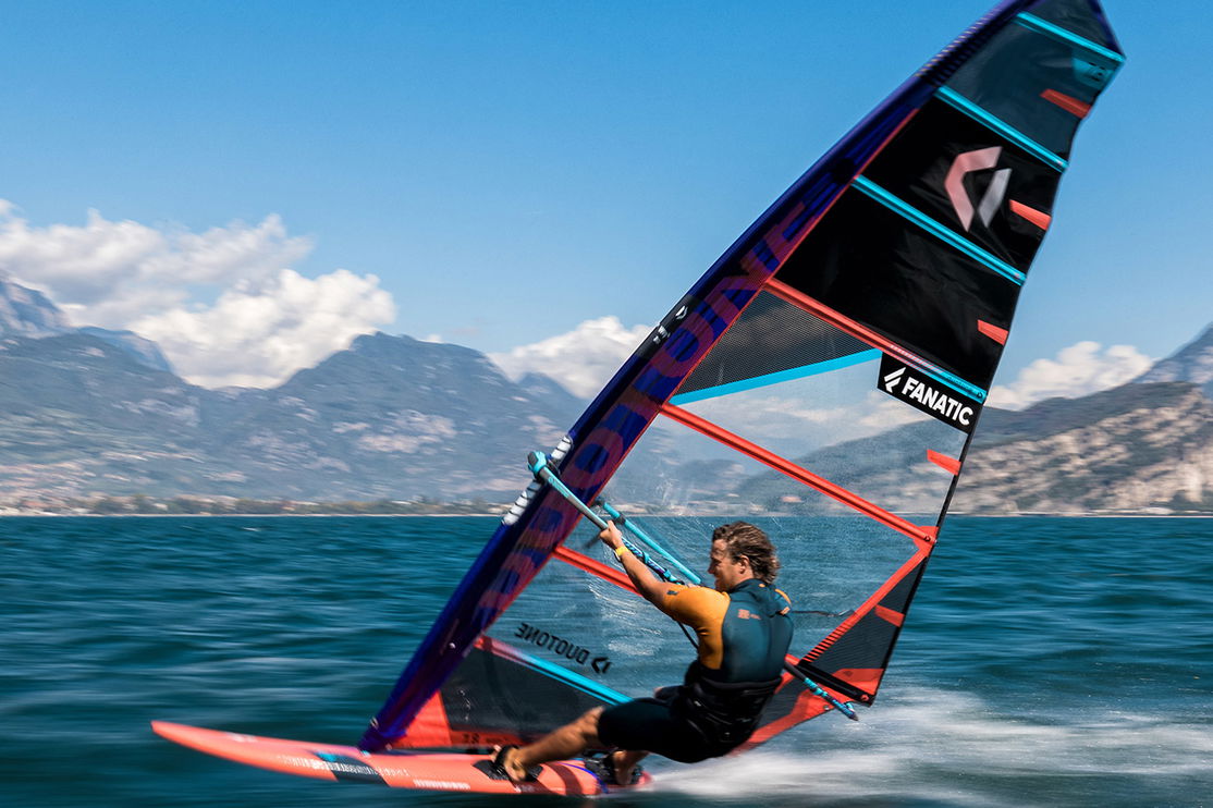 WARP_FIN 2023 ᐅ fin racing sail | DUOTONE Windsurfing