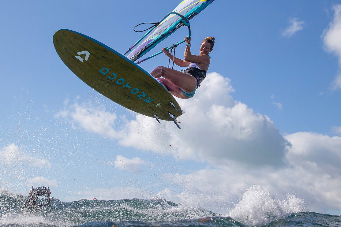 FreeWave 2024 ᐅ Freemove - Jump N' Ride board | DUOTONE Windsurfing