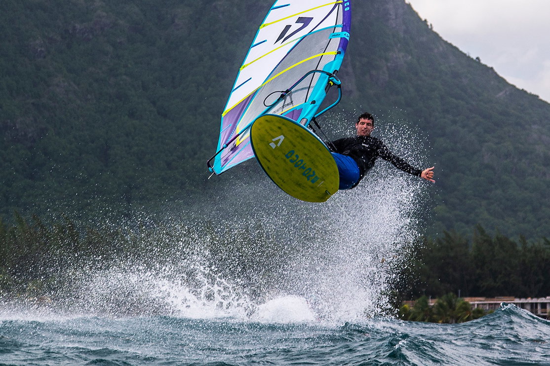 FreeWave 2024 ᐅ Freemove - Jump N' Ride board | DUOTONE Windsurfing