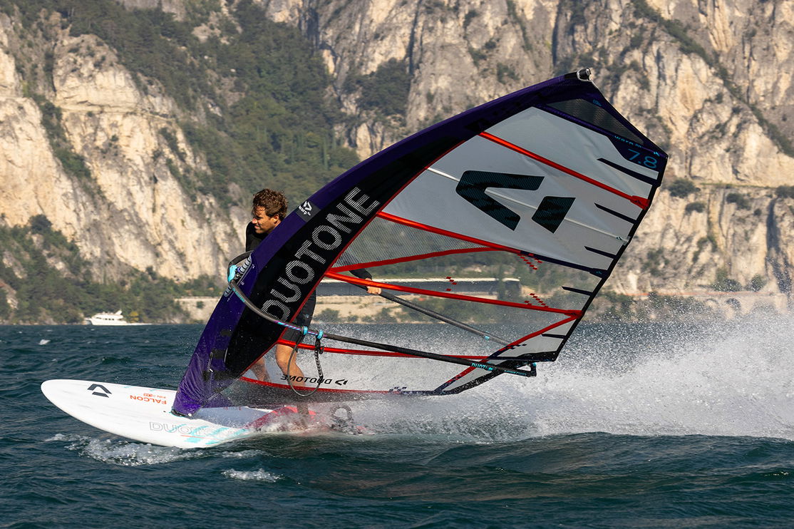WARP_FIN 2024 ᐅ fin racing sail | DUOTONE Windsurfing