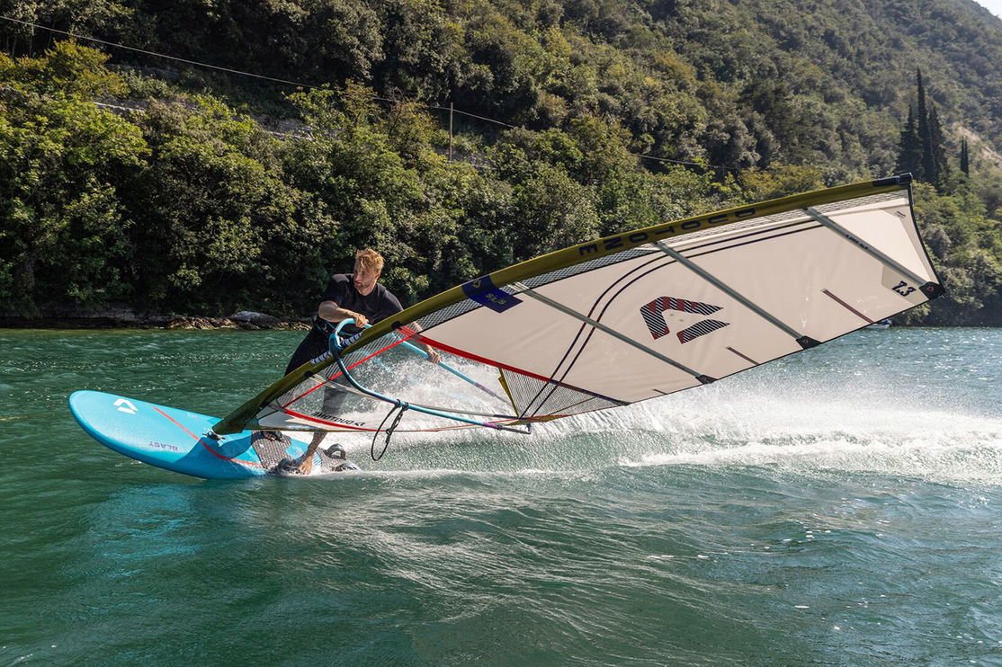 E_PACE SLS 2024 ᐅ high performance NoCam sail | DUOTONE Windsurfing