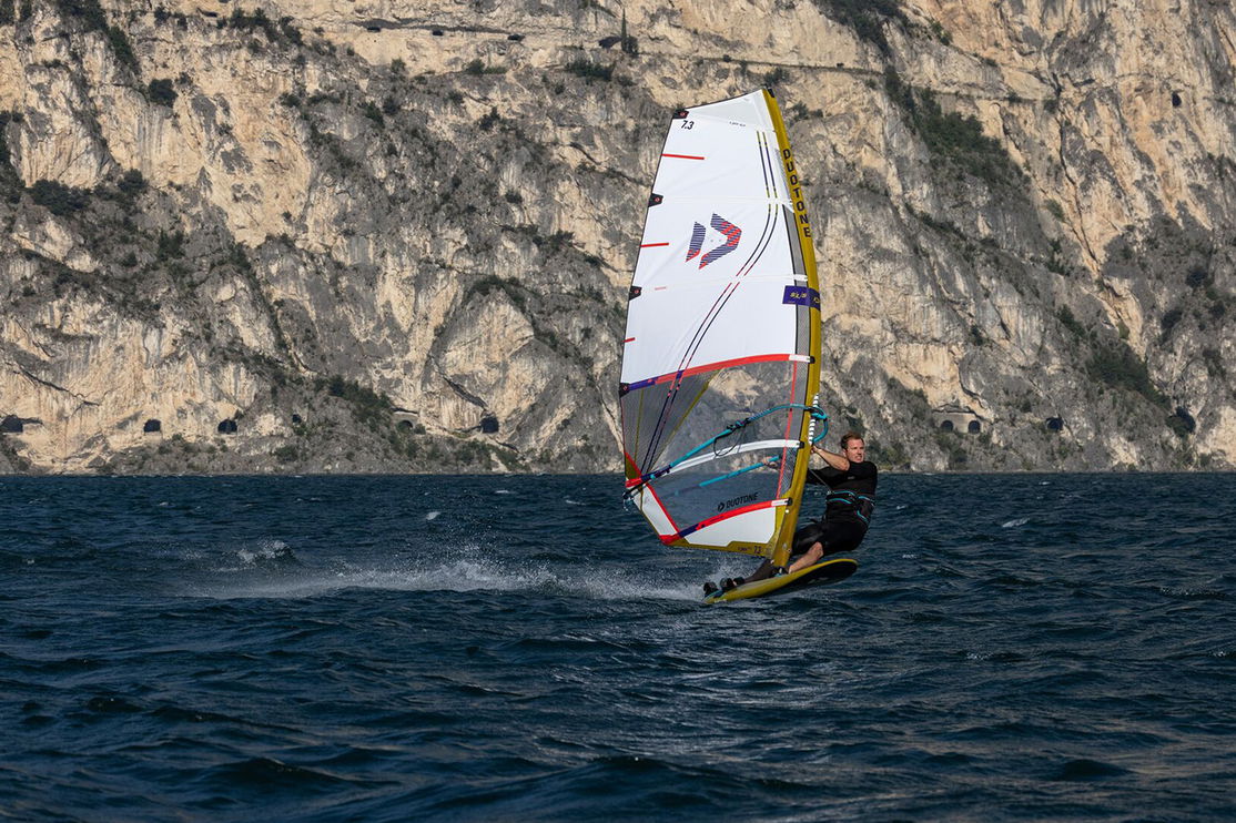 E_PACE SLS 2024 ᐅ high performance NoCam sail | DUOTONE Windsurfing