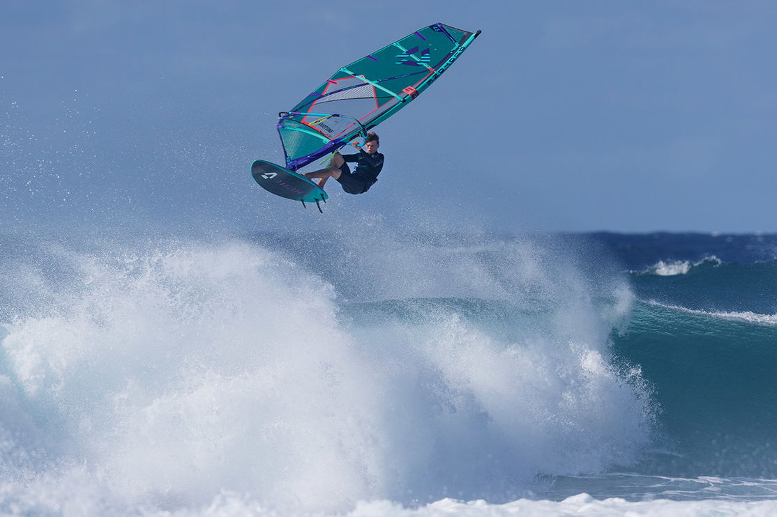 GRIP 3 SLS 2025 ᐅ fully dedicated tri wave board | DUOTONE Windsurfing