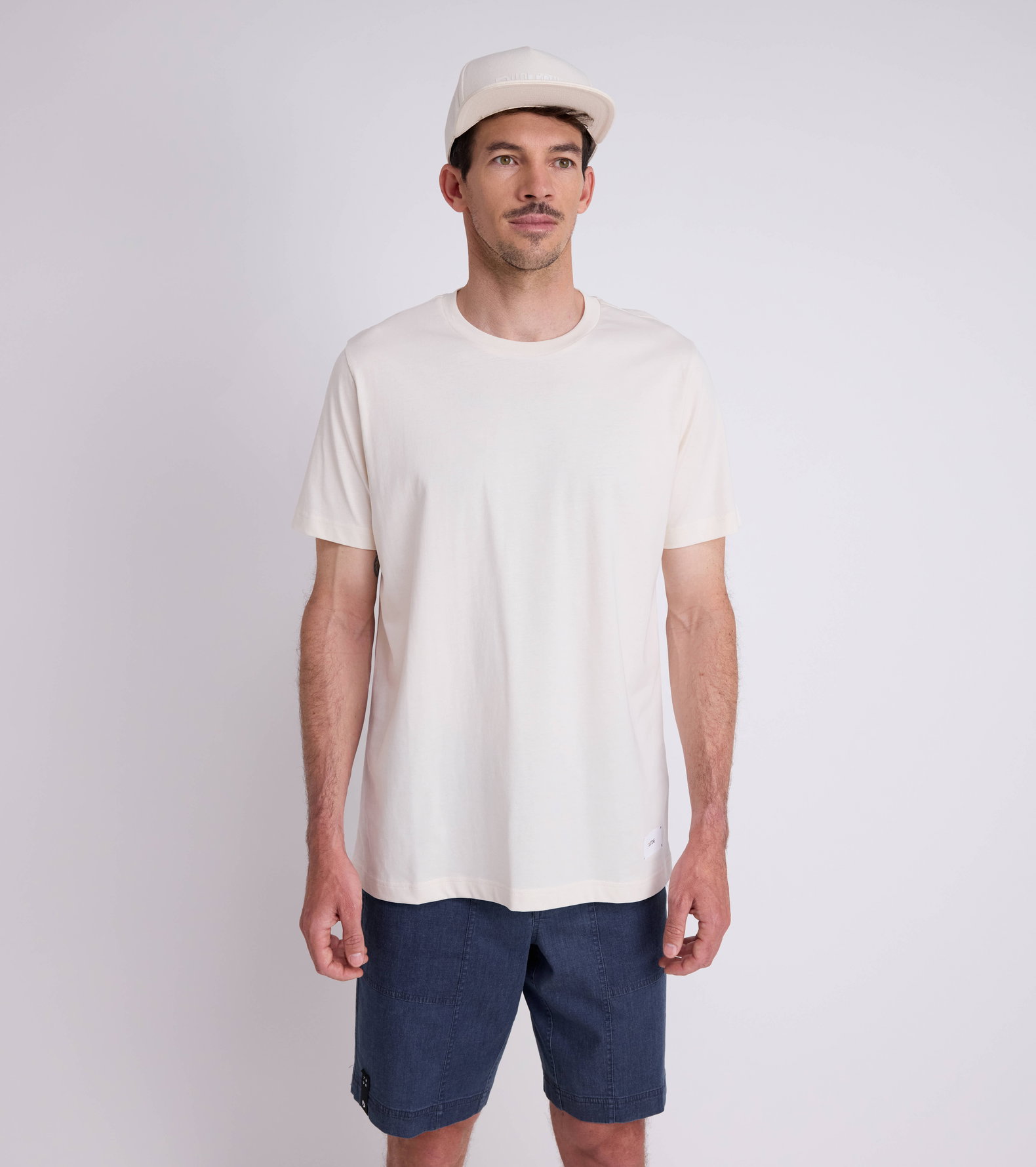 Tee Concept Blue: Sustainable Men's Clothing for a Timeless Look